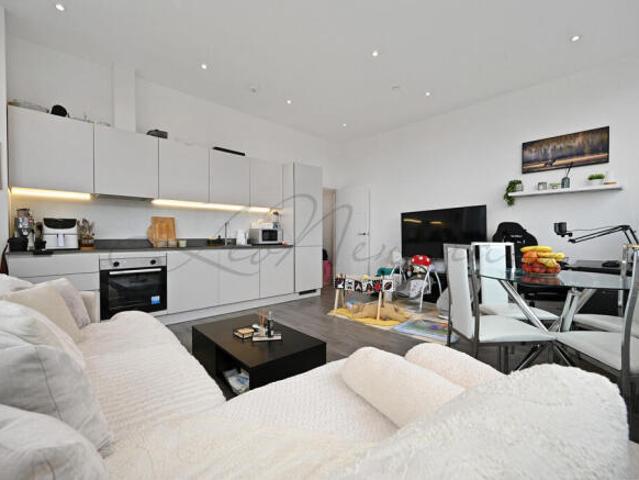2 bedroom flat for rent in Silbury Boulevard, Milton Keynes, MK9