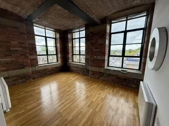 2 bedroom flat for rent in Silk Warehouse, Lilycroft Road, Bra.