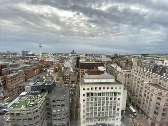 2 bedroom flat for rent in Silkhouse Court, Tithebarn Street.
