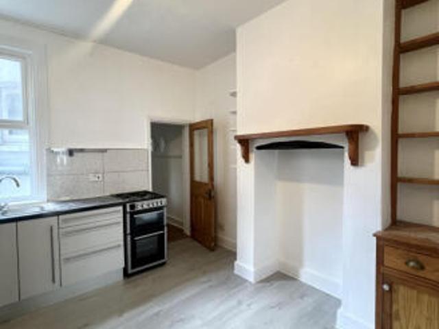 2 bedroom flat for rent in Sirdar road, N22