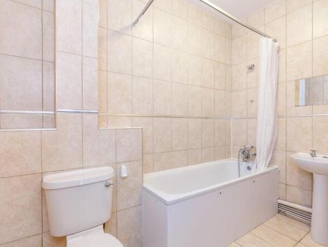 2 bedroom flat for rent in Somerford Grove, London, N16