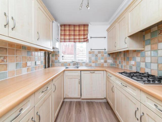 2 bedroom flat for rent in Somerset Road, London, W13