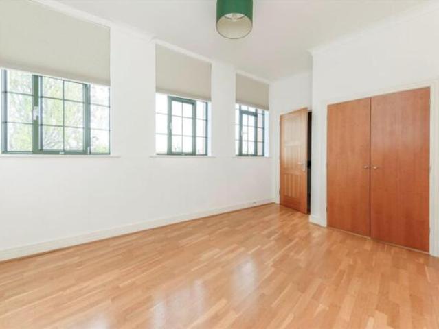 2 bedroom flat for rent in Somerville Avenue, London, SW13