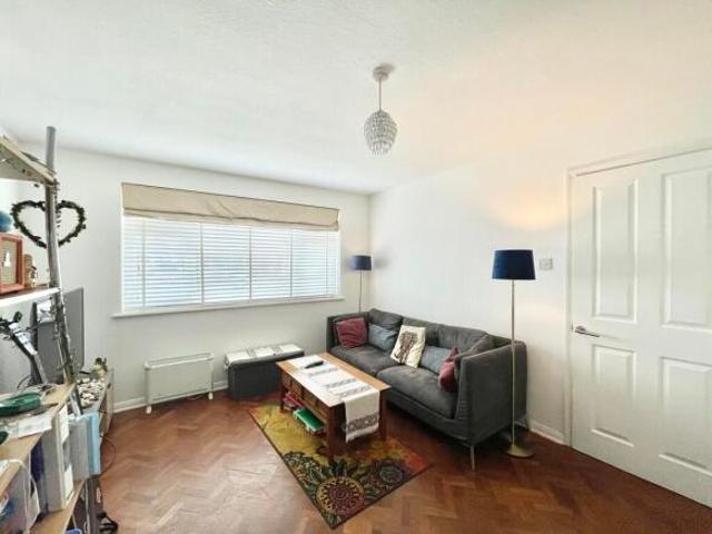 2 bedroom flat for rent in Sompting Avenue, Worthing, BN14 8HR, BN14