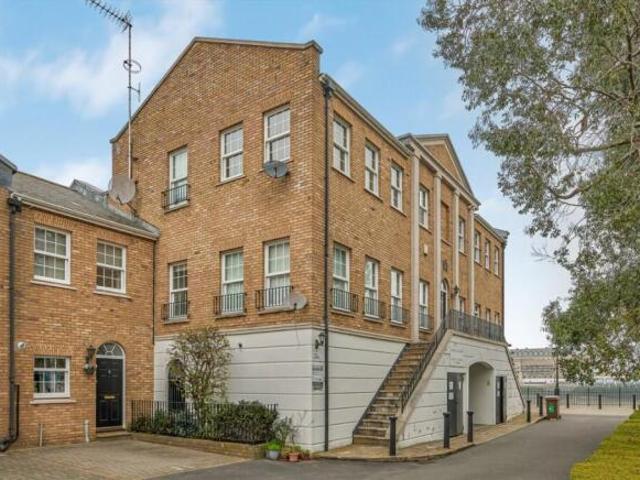 2 bedroom flat for rent in Sophia Square, Rotherhithe, SE16