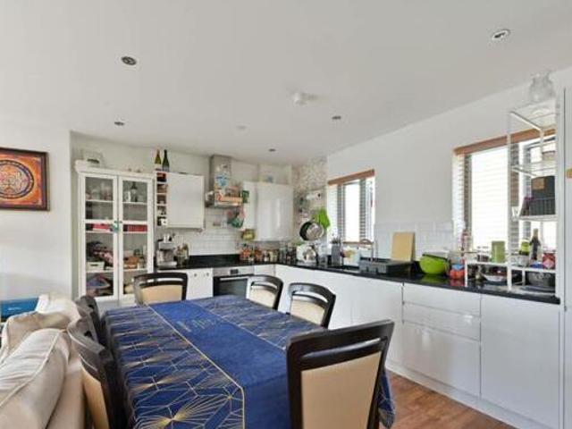 2 Bedroom Flat For Rent In South Wimbledon, London