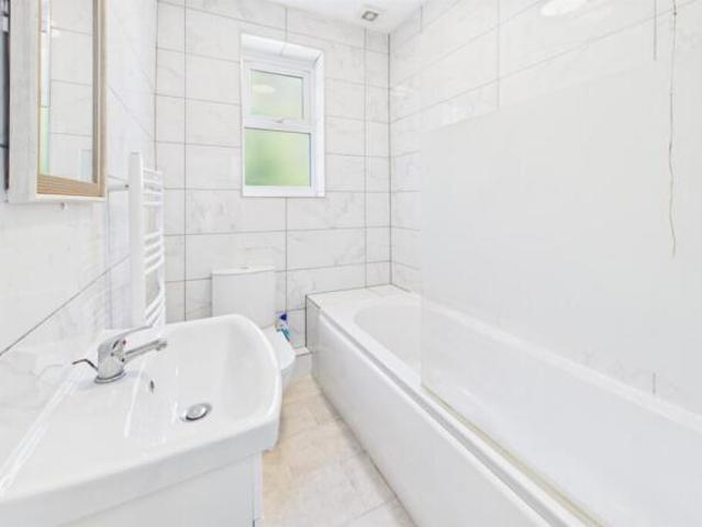 2 bedroom flat for rent in South Avenue, Southend on Sea, SS2