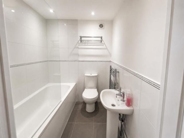 2 bedroom flat for rent in Southmead Road, Southmead, Bristol, BS10