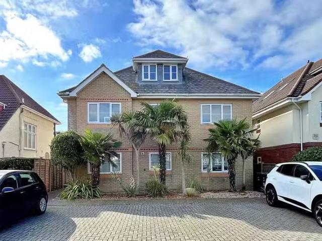 2 bedroom flat for rent in Southbourne, BH6