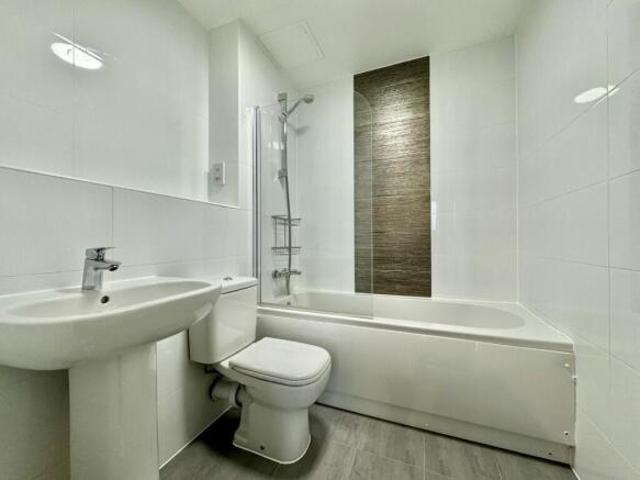 2 bedroom flat for rent in Southdownview Road, Worthing, West Sussex, BN14