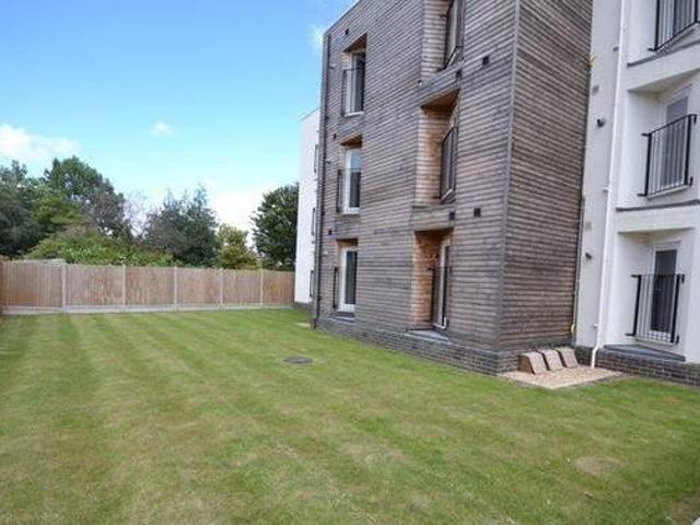 2 bedroom flat for rent in Southend Road StanfordLeHope SS17