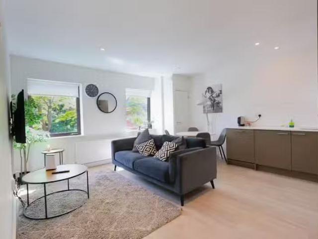 2 bedroom flat for rent in Southernhay Gardens, Exeter, Devon.