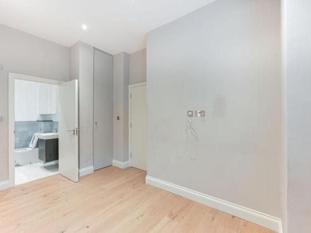 2 bedroom flat for rent in Southfield Road, Chiswick, London, W4