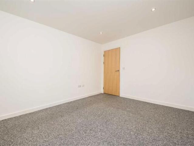 2 bedroom flat for rent in Southsea Road, Kingston Upon Thames, KT1