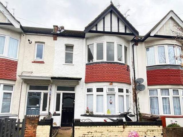 2 bedroom flat for rent in Southview Drive WestcliffonSea SS0