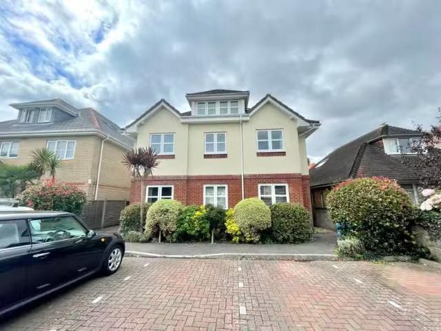2 bedroom flat for rent in Southwood Avenue, BH6