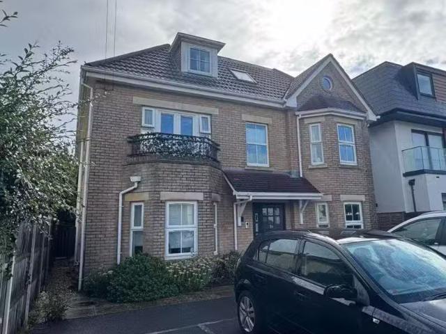 2 bedroom flat for rent in Southwood Avenue, Southbourne, Bour.