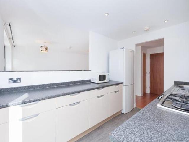 2 bedroom flat for rent in Southwold Road, Clapton, E5