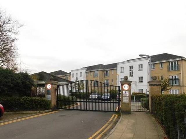 2 bedroom flat for rent in Soverign Heights Langley SL3 8PZ SL3