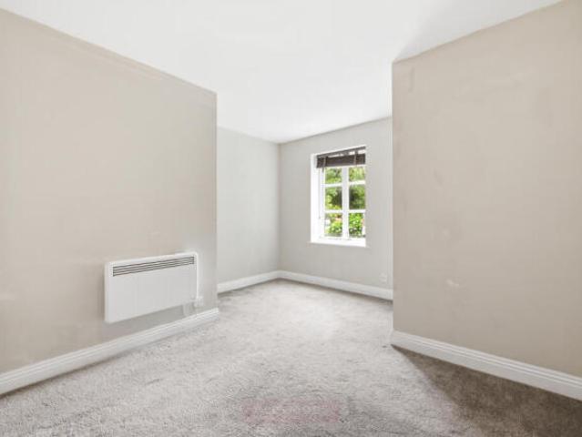 2 bedroom flat for rent in Slough, SL1