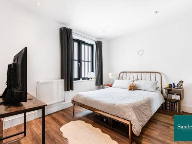 2 bedroom flat for rent in Sly Street, Whitechapel, London, E1