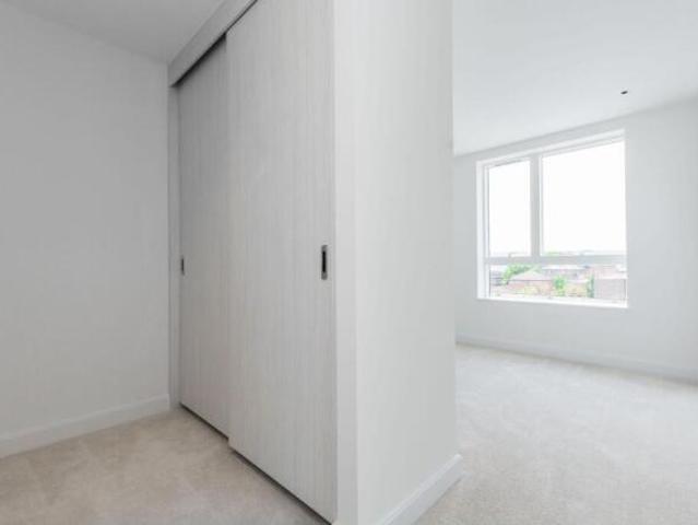 2 bedroom flat for rent in Smithfield Square, Harringay, London, N8