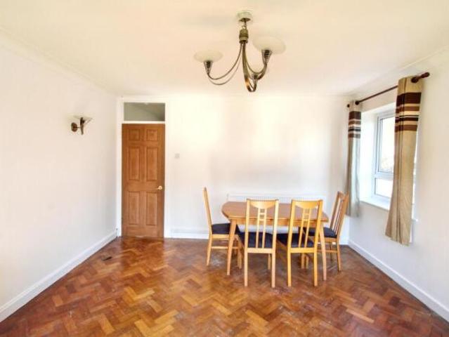 2 bedroom flat for rent in Snakes Lane West, Woodford Green, IG8