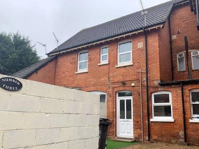 2 bedroom flat for rent in Spacious Two Bedroom Charminster BH8