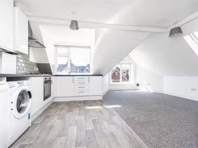 2 bedroom flat for rent in Spacious and Bright Flat in Donough.