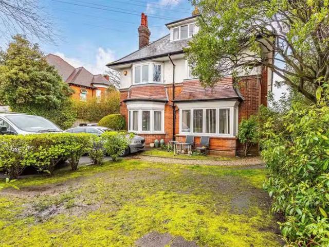 2 bedroom flat for rent in Spacious Character filled Property.