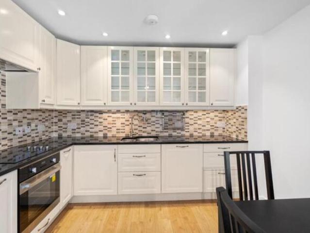 2 bedroom flat for rent in Spanish Road, Wandsworth, SW18
