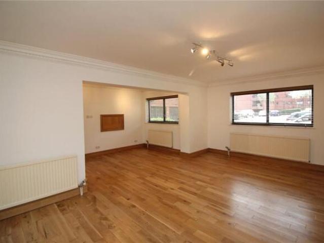 2 bedroom flat for rent in Spencer Close, London, N3