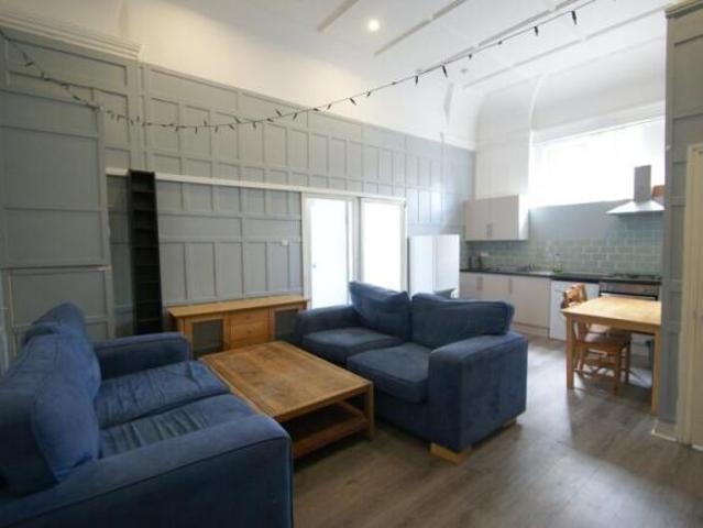 2 bedroom flat for rent in Spingbank House, Headingley Lane, Headingley, Leeds, LS6