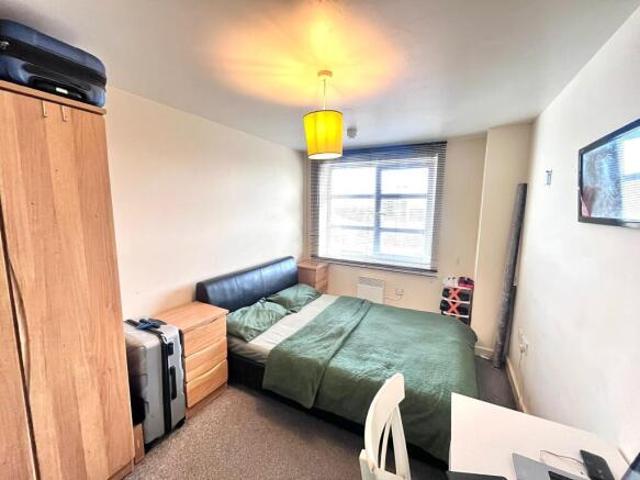 2 bedroom flat for rent in Spindletree Avenue, Manchester, M9