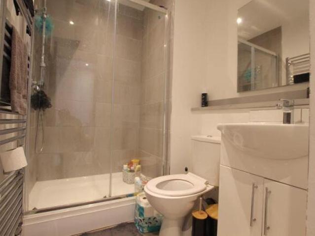 2 bedroom flat for rent in Splott Road, Cardiff, CF24