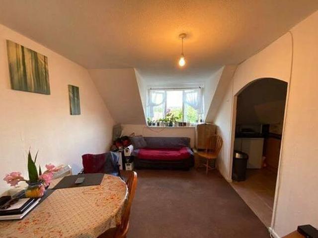 2 bedroom flat for rent in Springwood Crescent Edgware HA8