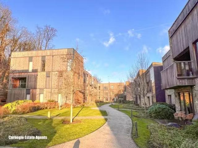 2 bedroom flat for rent in Spring Court, Clockhouse Gardens, W.