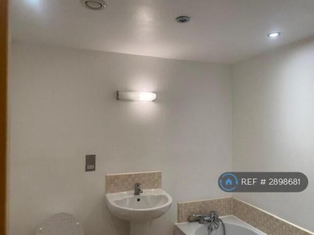 2 bedroom flat for rent in Spring Street, Hull, HU2