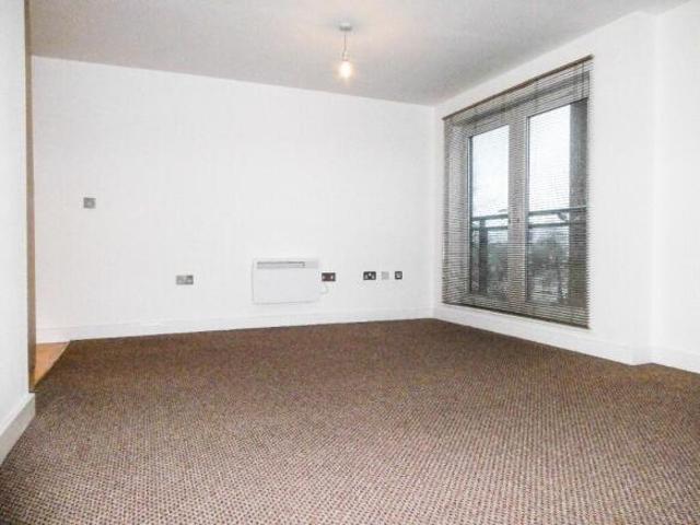 2 bedroom flat for rent in Spring Street, Hull, HU2