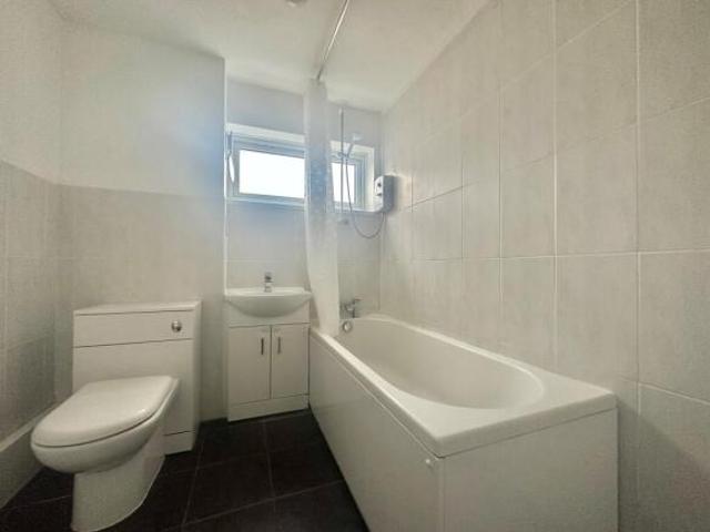 2 bedroom flat for rent in Spring Road, Sholing, Southampton, Hampshire, SO19