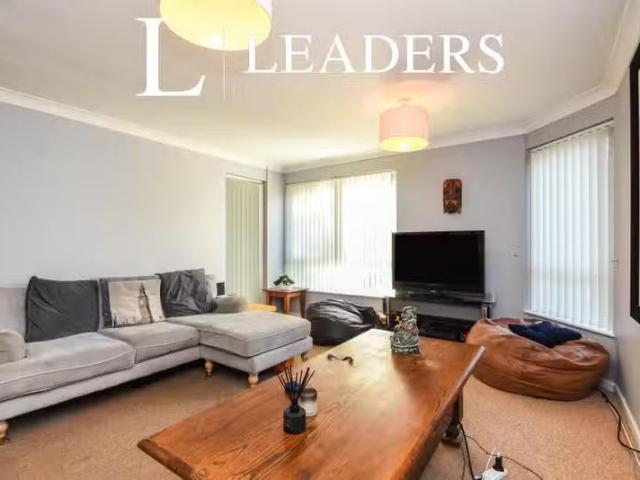 2 bedroom flat for rent in Springfield Court, Hadham Road, Bis.