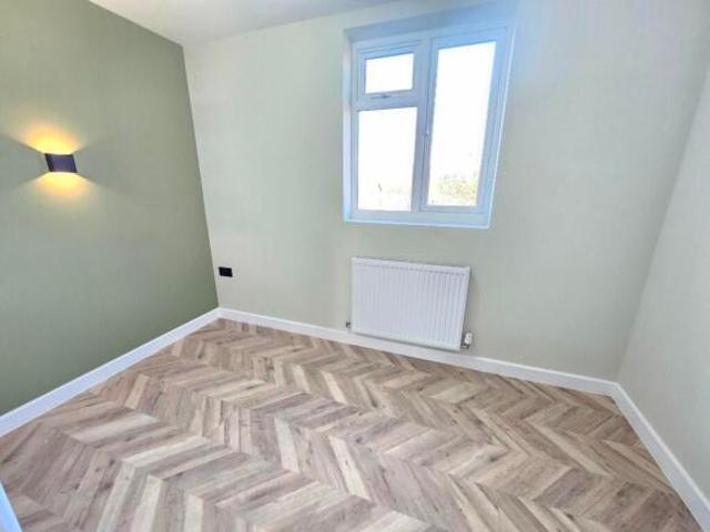 2 bedroom flat for rent in Spur Road, London, N15