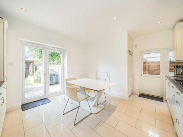 2 bedroom flat for rent in Swaby Road, Earlsfield, SW18
