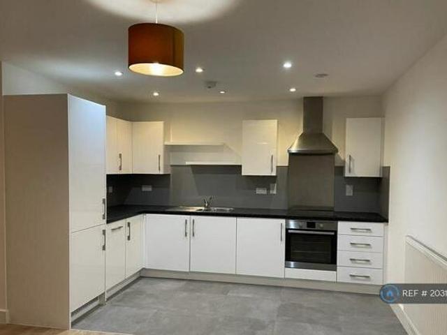 2 Bedroom Flat For Rent In St. Albans
