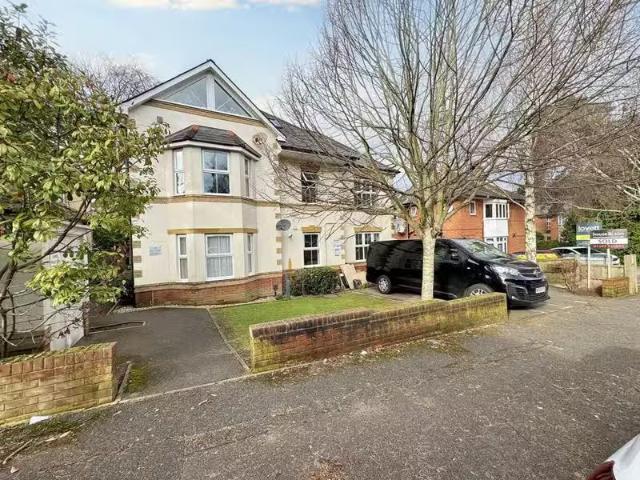 2 bedroom flat for rent in St Albans Crescent, Bournemouth, BH8