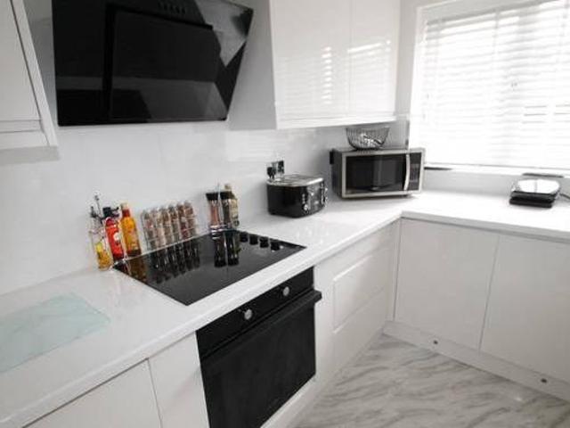 2 bedroom flat for rent in St Albans Avenue AshtonUnderLyne OL6 8DL OL6