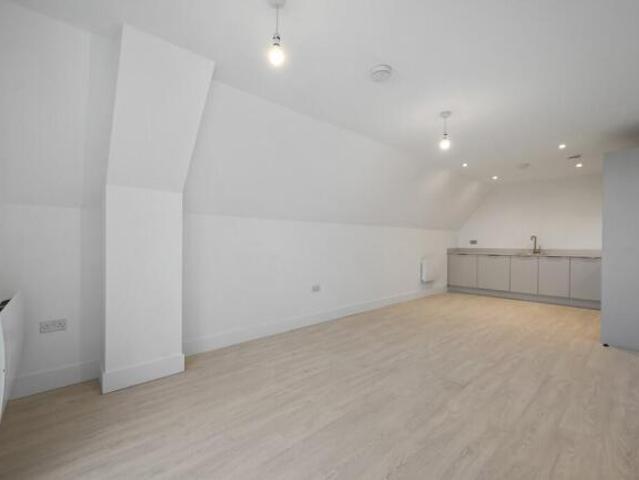 2 bedroom flat for rent in St. Albans Road, Watford, Hertfordshire, WD24