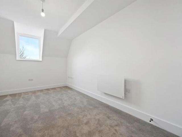 2 bedroom flat for rent in St. Albans Road, Watford, WD24