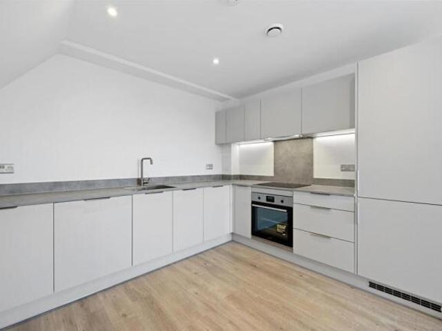 2 bedroom flat for rent in St. Albans Road, Watford, WD24