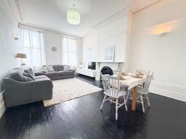 2 bedroom flat for rent in St Annes Road, Eastbourne, BN21
